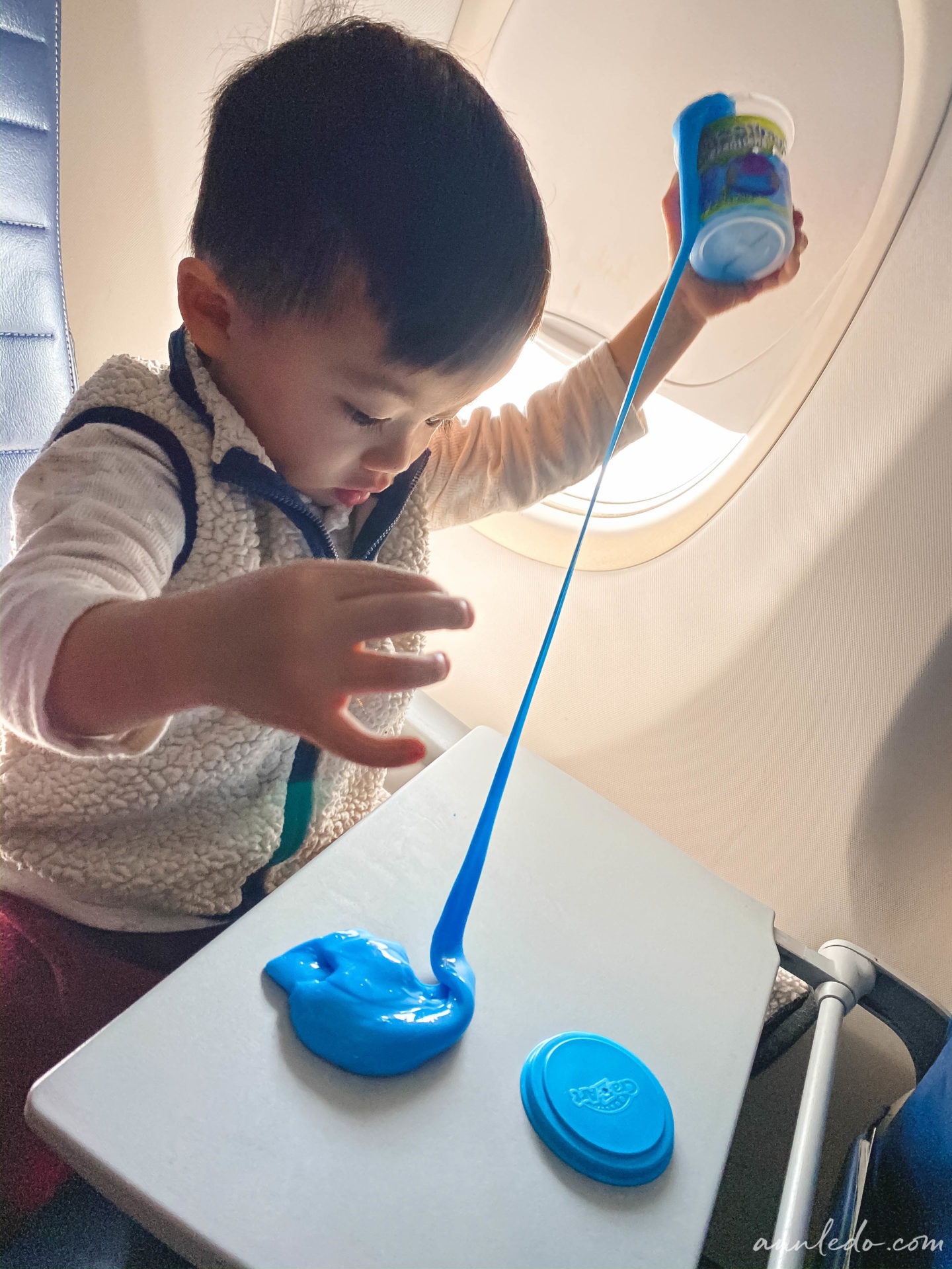Plane Friendly Activities for the Kids // Entertaining Kids During ...