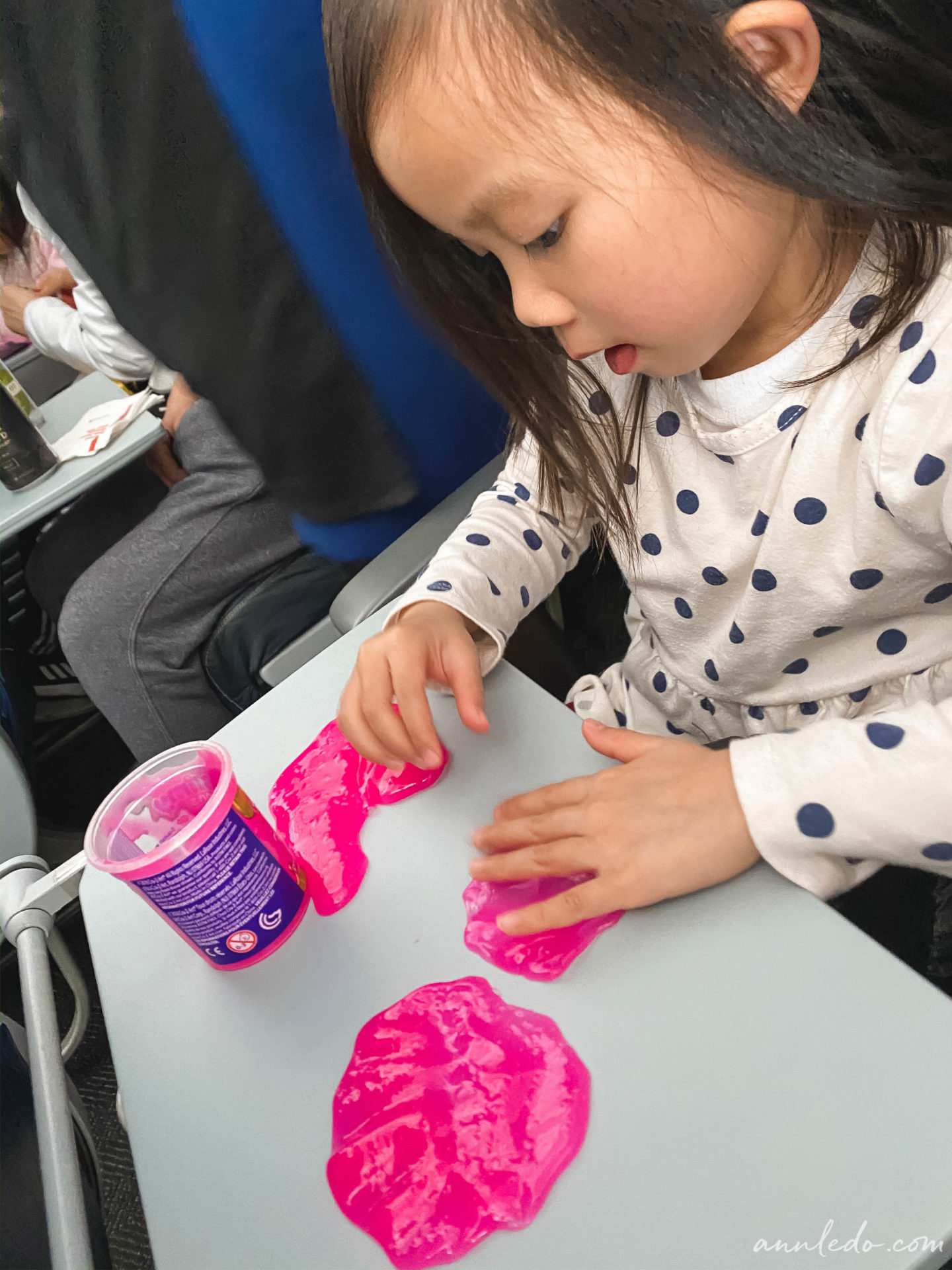 Plane Friendly Activities for the Kids // Entertaining Kids During ...